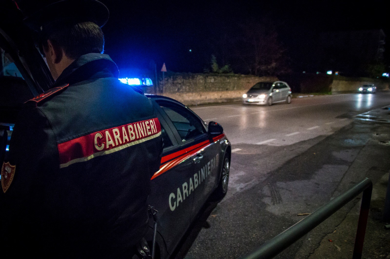 Tenta di truffare un’anziana a San Rufo, poi le strappa gli orecchini e ...