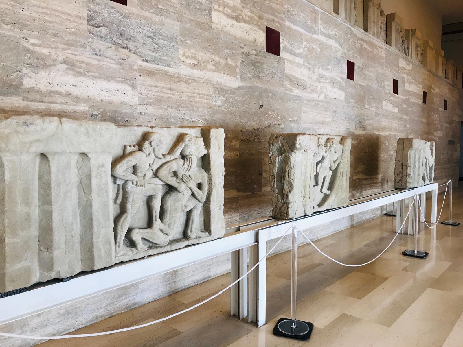 Metope dal Santuario di Hera alla foce del Sele - il Giornale di ...