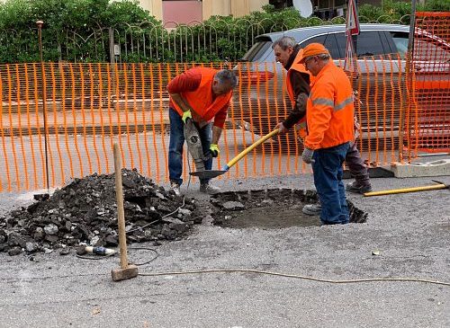 lavori-cantiere-buca-strada-operai - il Giornale di Salerno .it