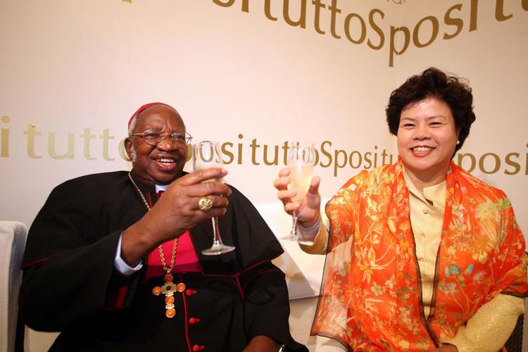 Il 27 maggio di 21 anni fa l'Arcivescovo Milingo sposa la coreana Maria ...