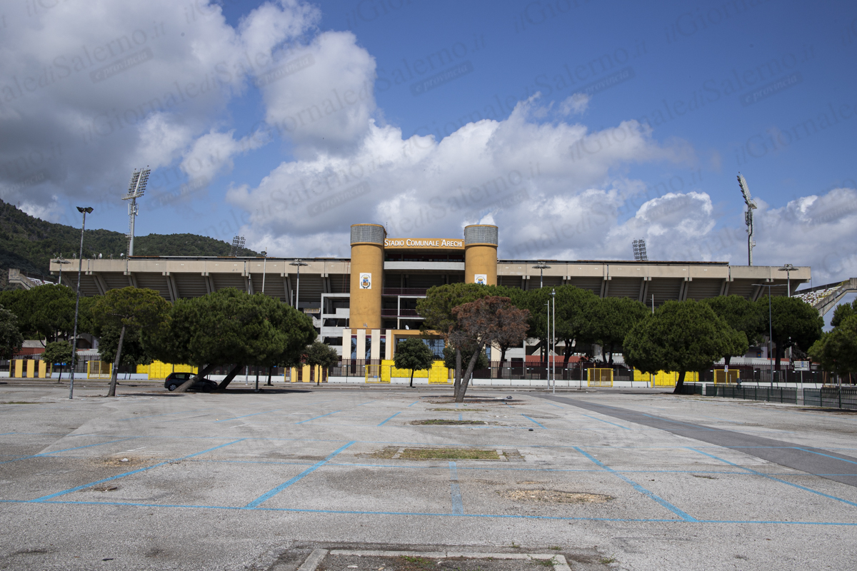 Sgomberato accampamento rom davanti allo stadio Arechi - il Giornale di ...