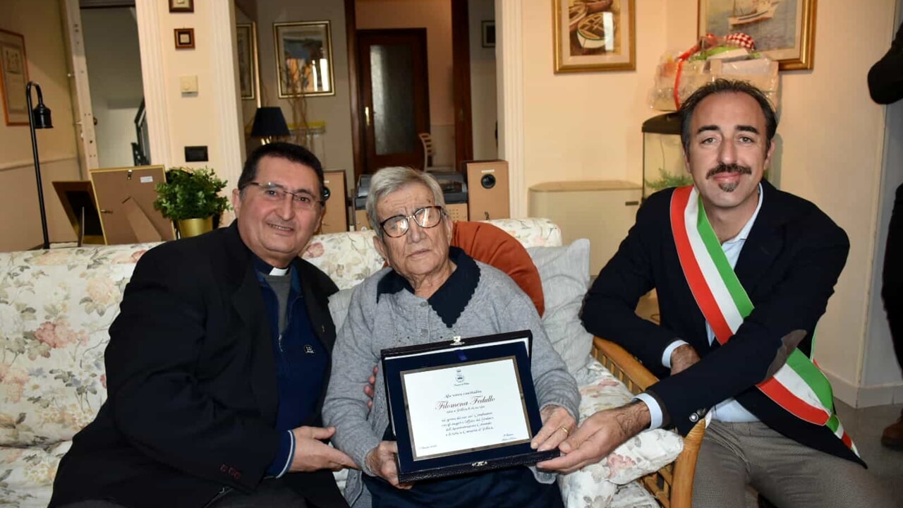 Festa a Pollica per i 100 anni di nonna Filomena - il Giornale di ...