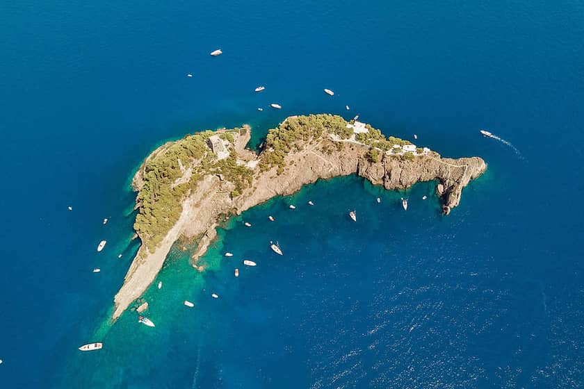 ISOLOTTO "LI GALLI": DA TESORO INCANTATO A PREDA DELL'ABUSIVISMO! - il ...