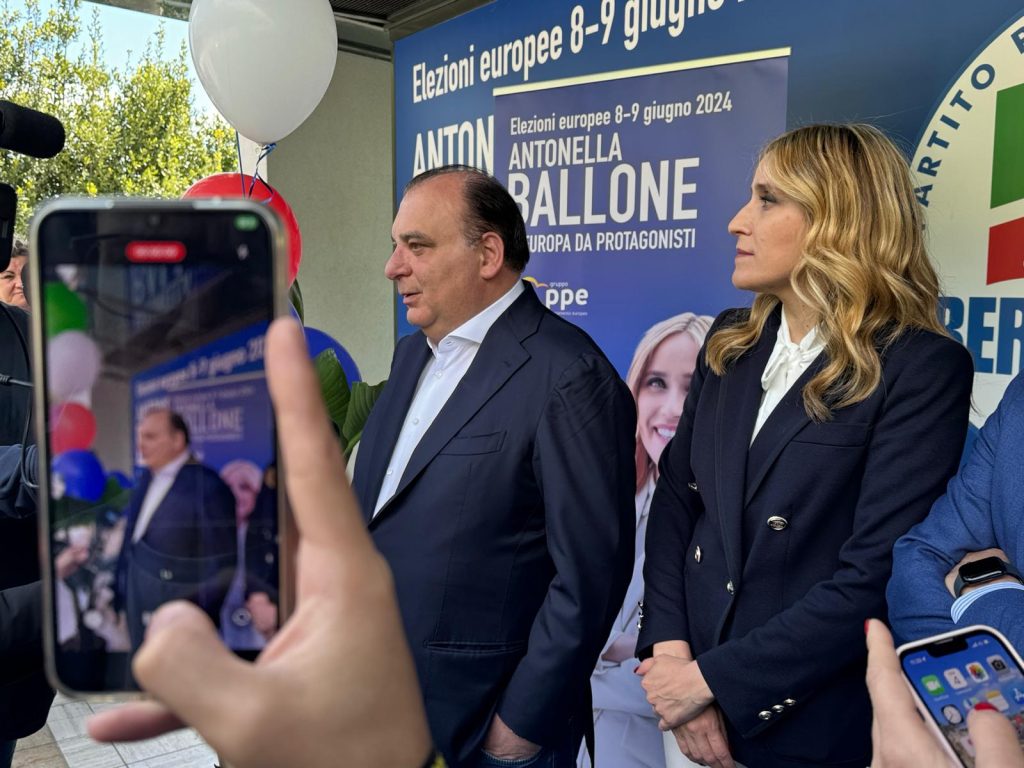 Elezioni Europee: Antonella Ballone (Forza Italia) con Fulvio ...