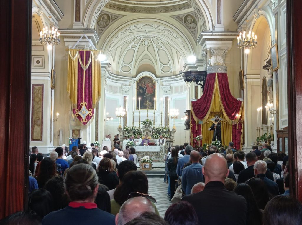 Dolore e lacrime a Sarno per l'addio a Nello Ingenito - il Giornale di ...