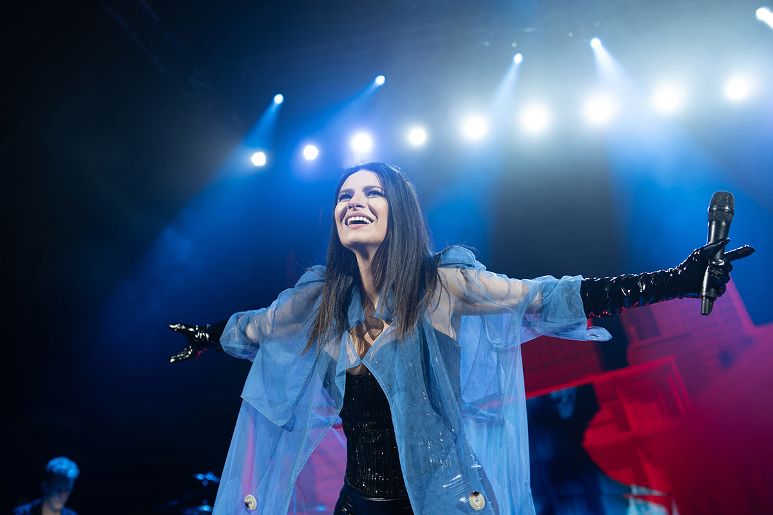 Laura Pausini torna al Palasele di Eboli - il Giornale di Salerno .it